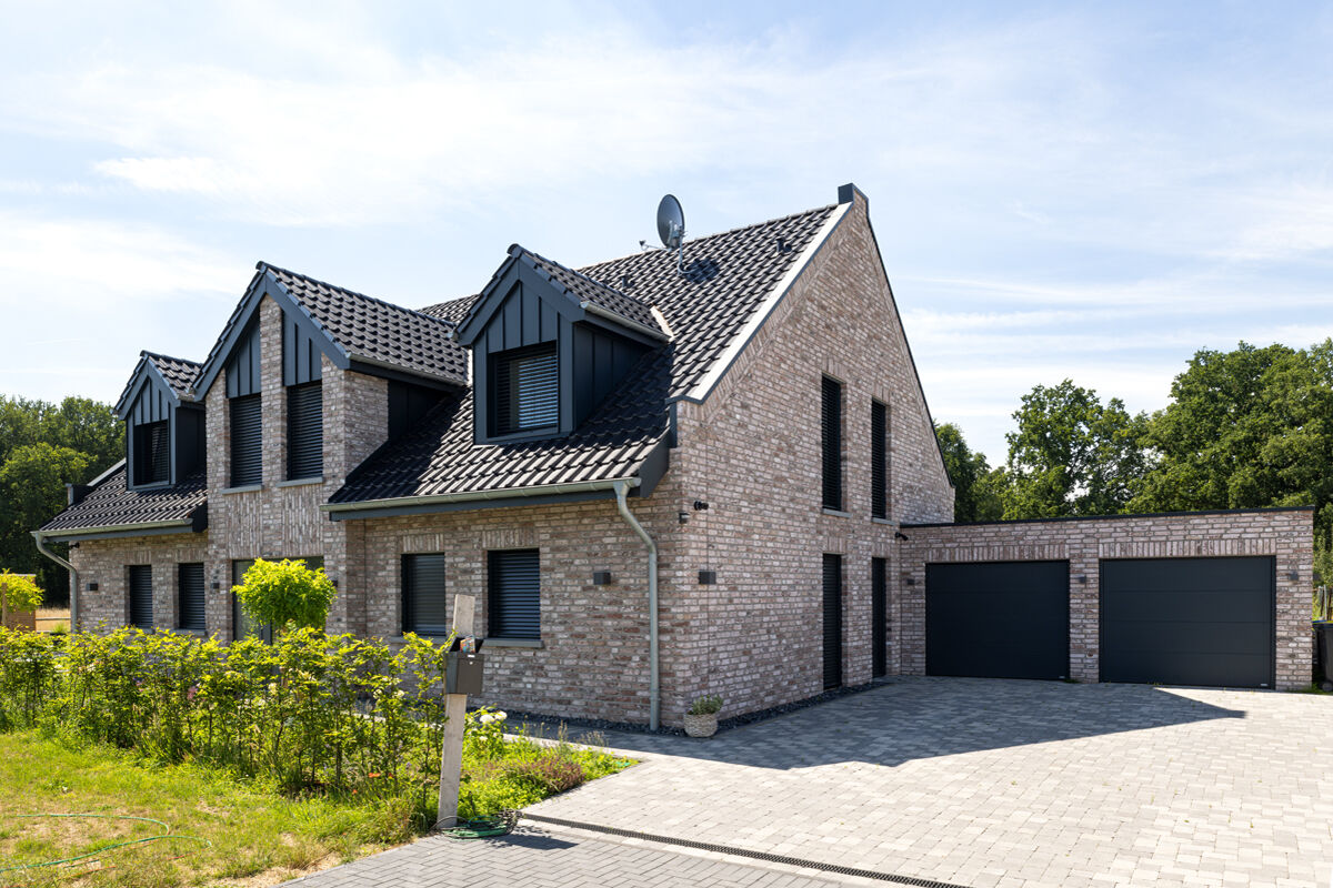 Doppelhaus H2 mit Klinker 113-137-NF rot - bunt auf vielen Bildern entdecken