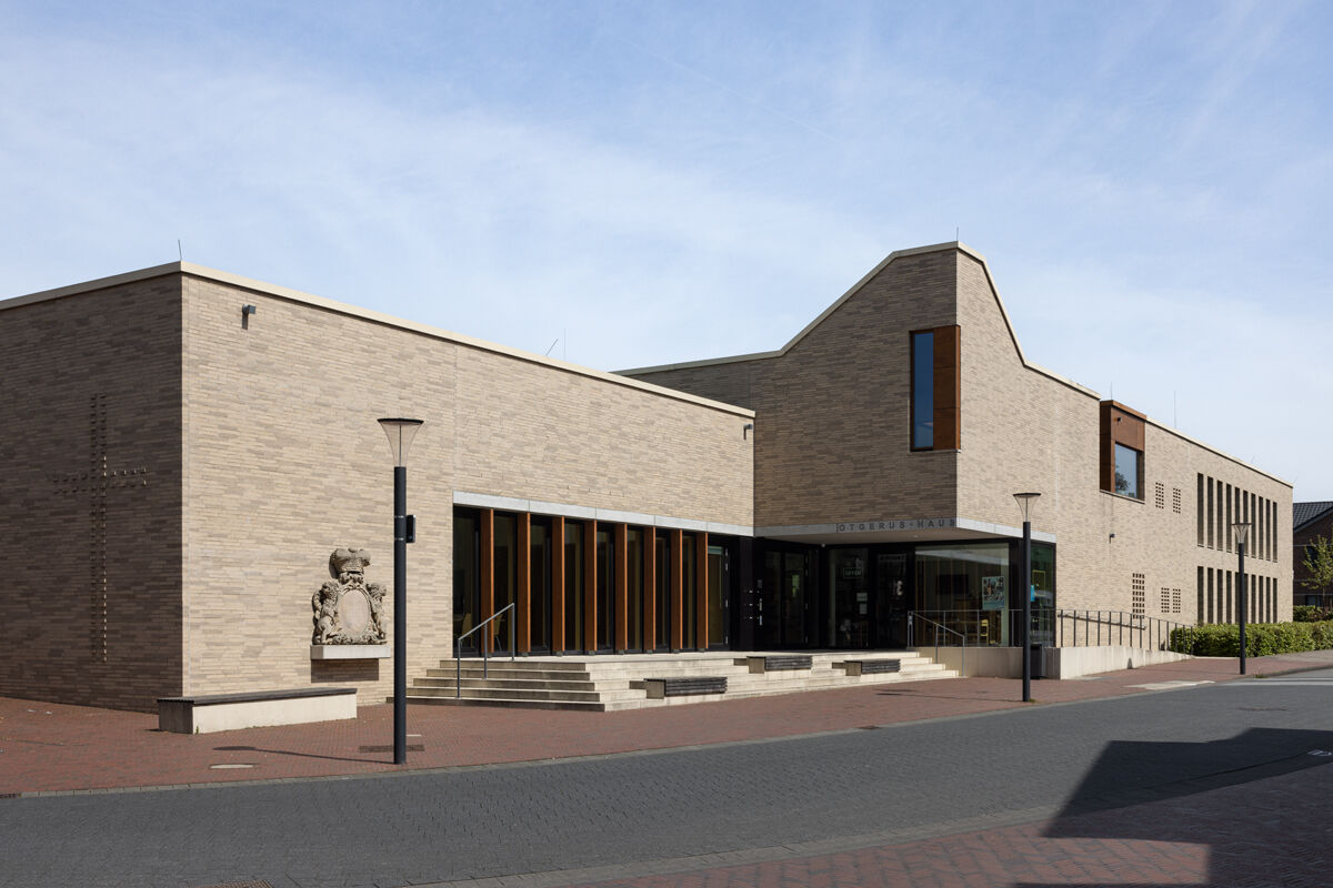 Bürogebäude H2 mit Klinker 101-142-ModF beige - grau auf vielen Bildern entdecken